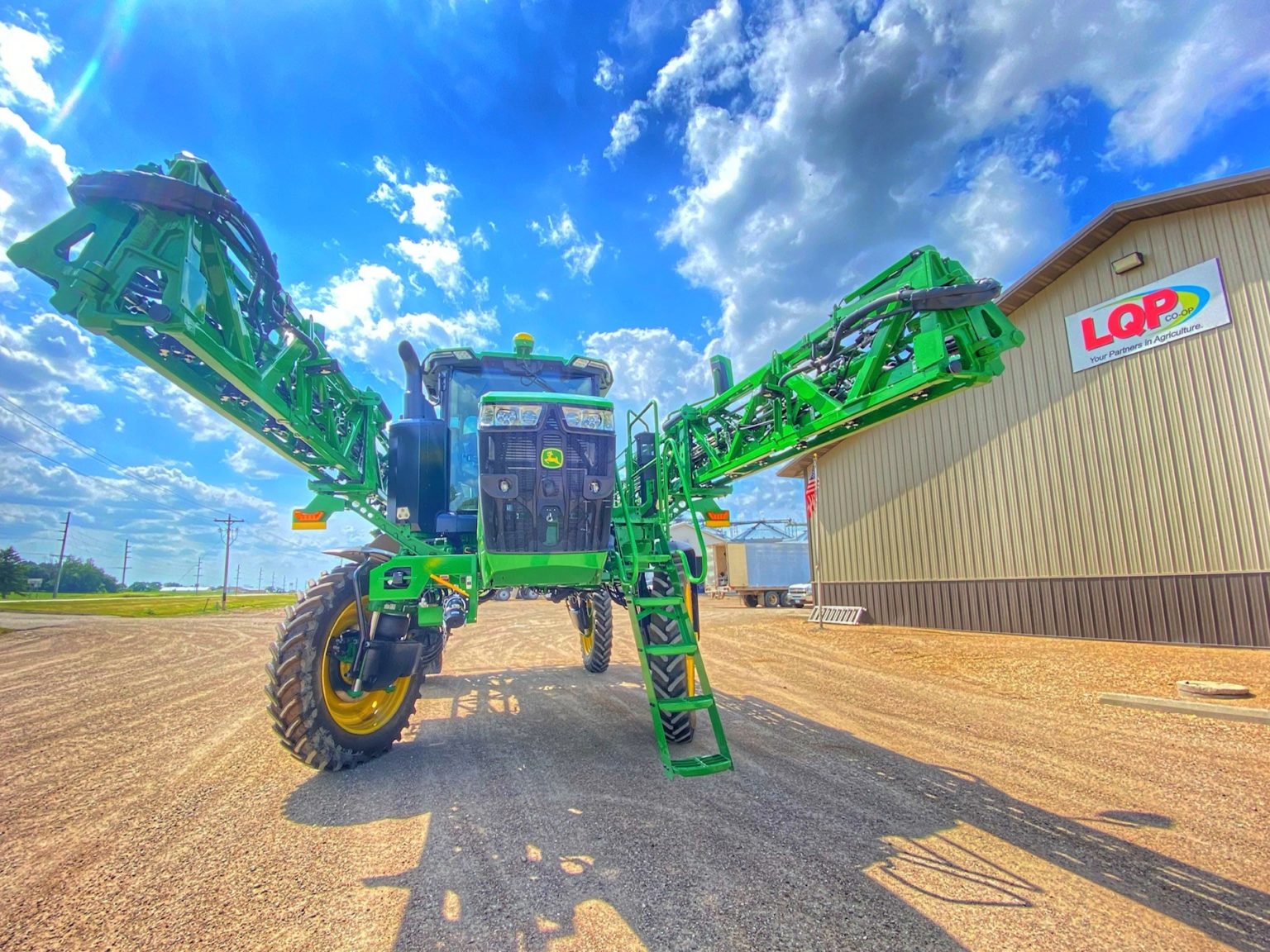 Introducing our new 120' John Deere Sprayer!!! - Lac Qui Parle Co-op ...